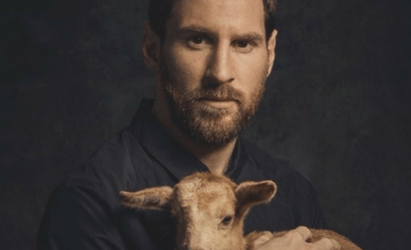 Messi posa junto a una cabra a pocos días del Mundial Rusia 2018 - Red ...