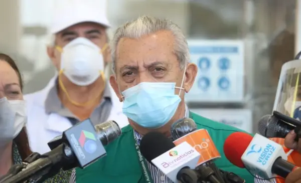 El doctor Óscar Urenda se encuentra intubado en Terapia Intensiva - Red ...