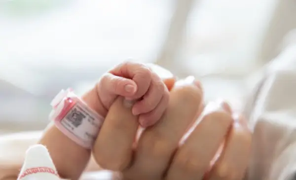 ¡Increíble! Un bebé nació con una cola humana en Guyana - Red Uno de ...