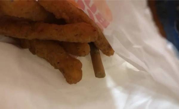 Pidió pollo frito y encontró un cigarrillo en la comida - Red Uno de ...