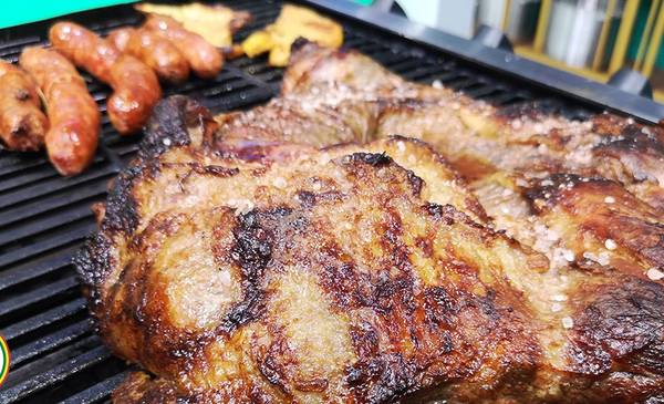 Pollerita a la parilla - Red Uno de Bolivia