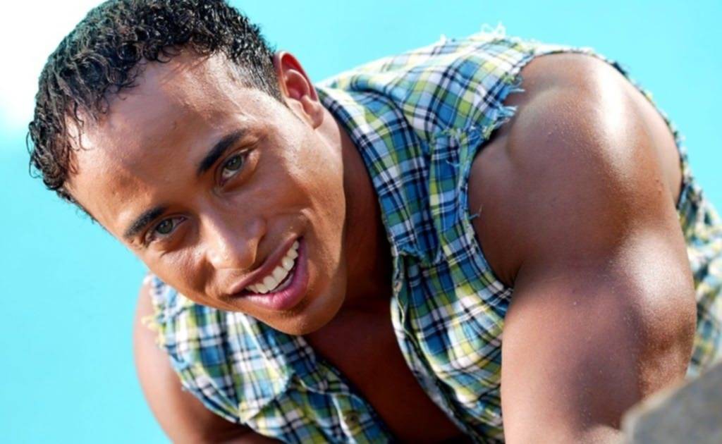 Banda de músicos causa furor en redes con homenaje a Ricardo Milos